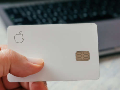 Apple To Introduce Card Sharing | EverydayResources.com